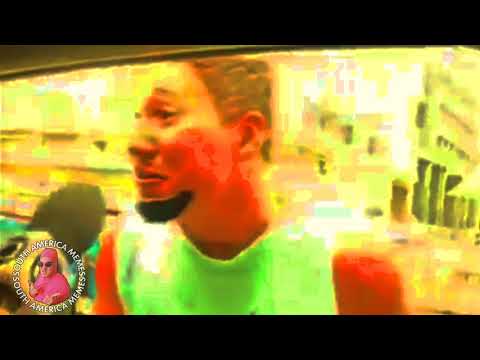 Repórter flagra mijão