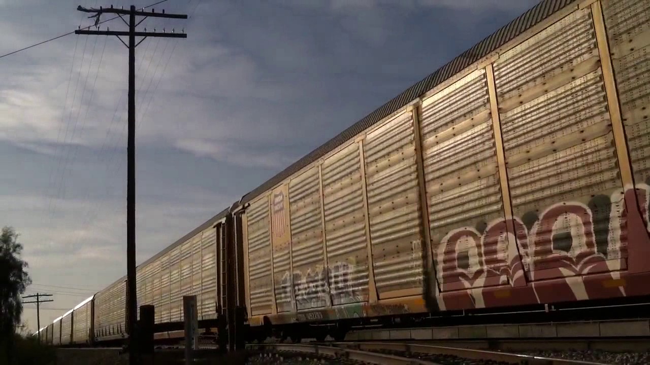 Union Pacific 2634 leads auto train - YouTube