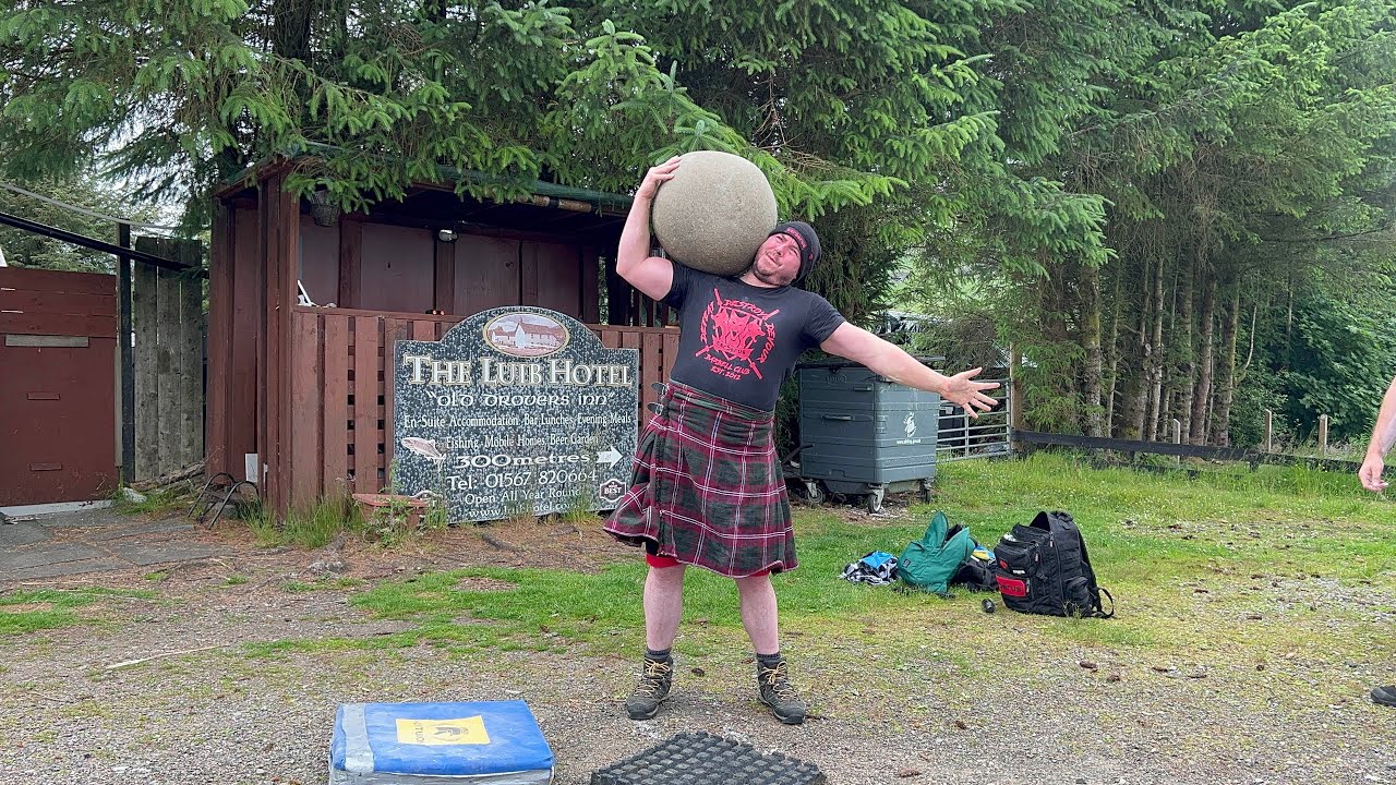 132kg (291lbs) McGregor Stone natural stone lifting to shoulder. # ...