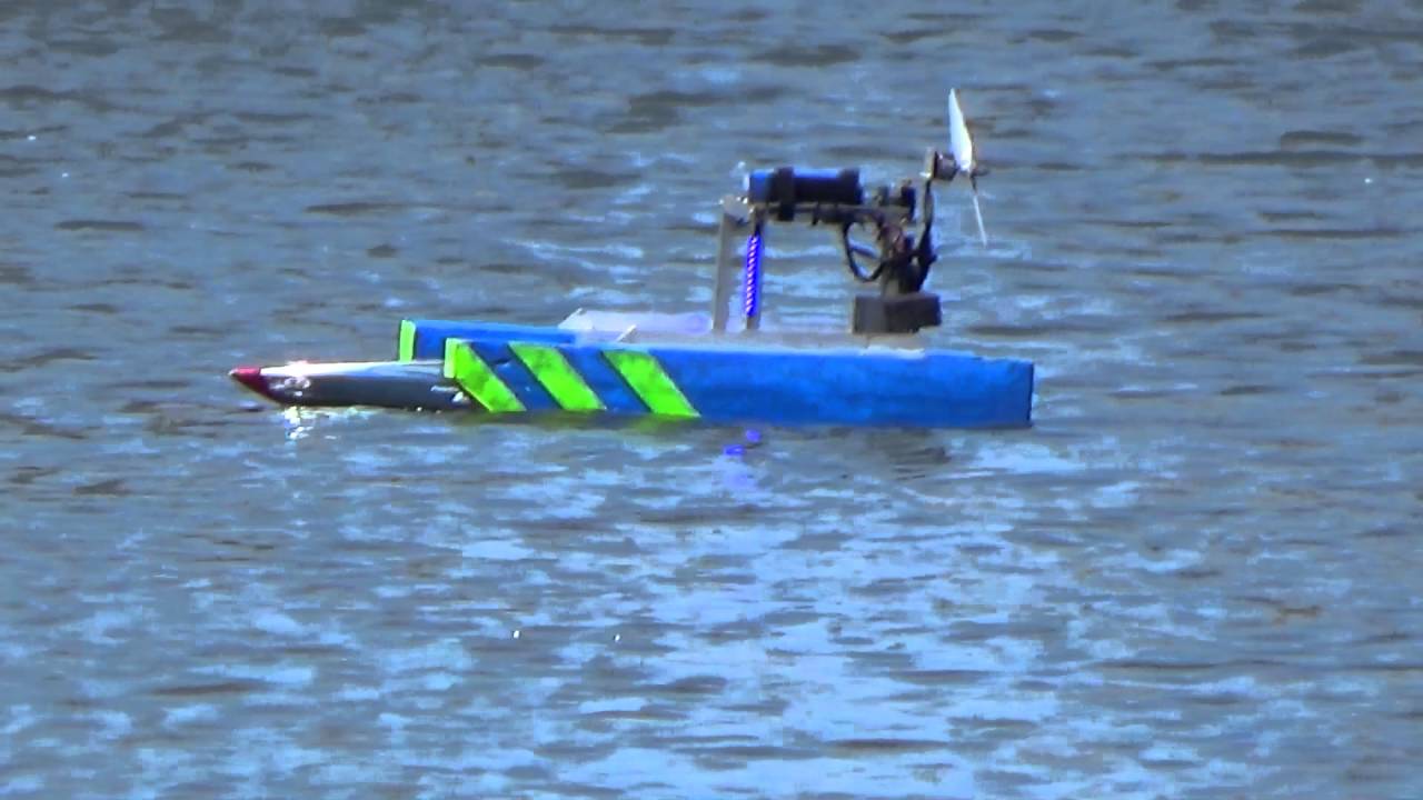 RC RESCUE BOAT IN ACTION - YouTube