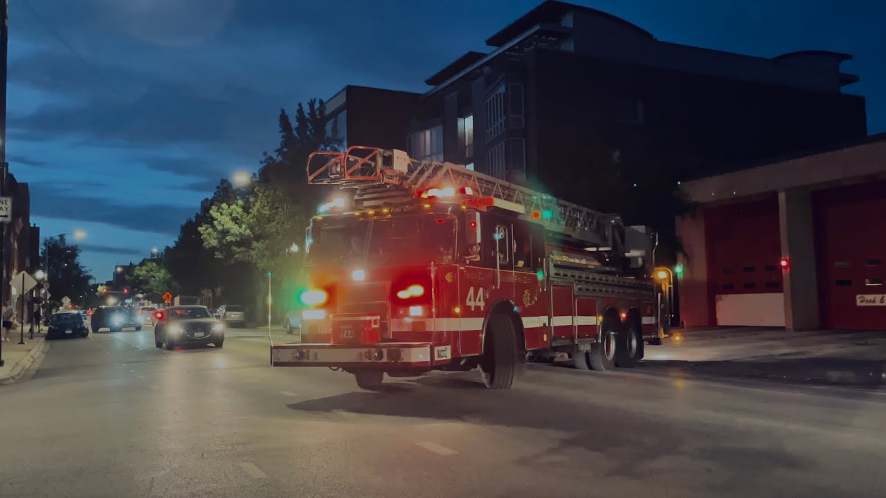 Chicago Fire Department Truck 44 responding from Engine 35 (4K HDR 60PS ...