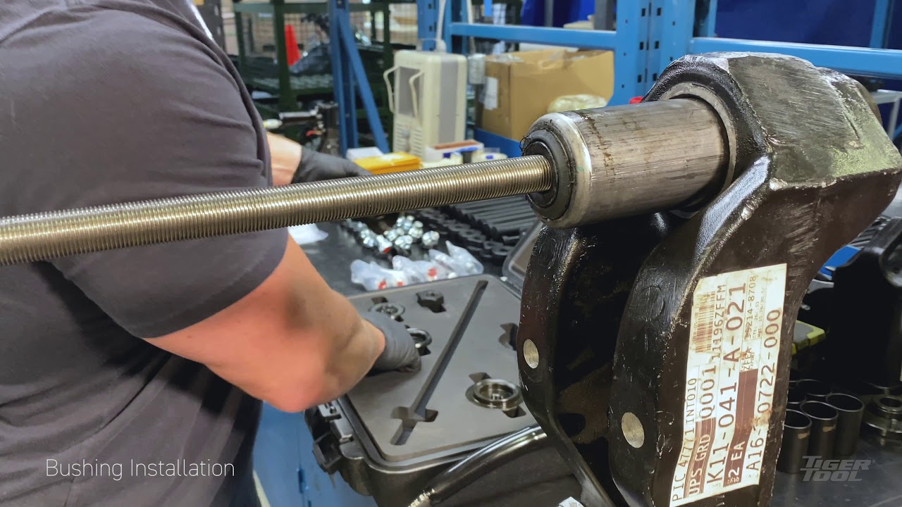 Freightliner Bushing 16-19978-000 & 16-20508-000 Adapter - YouTube