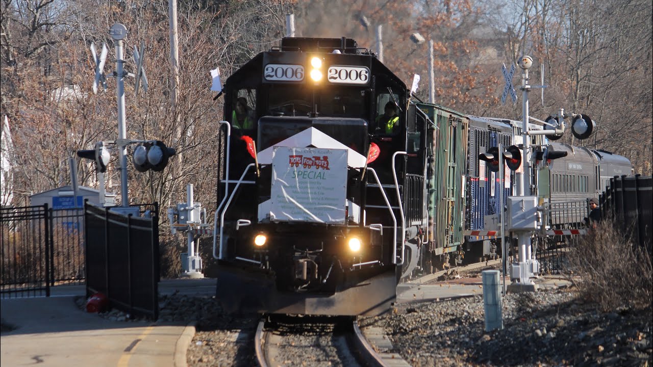 Dover & Delaware River Railroad Operation Toy Train Toys for Tots Train ...