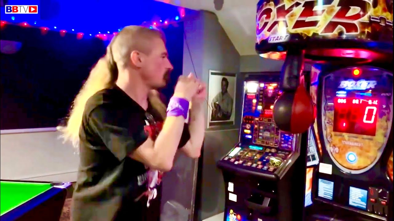 PUB PUNCH 🥊 MACHINE!! BOXERS AND PATRONS LINE UP TO SMASH IT! 💥 - YouTube