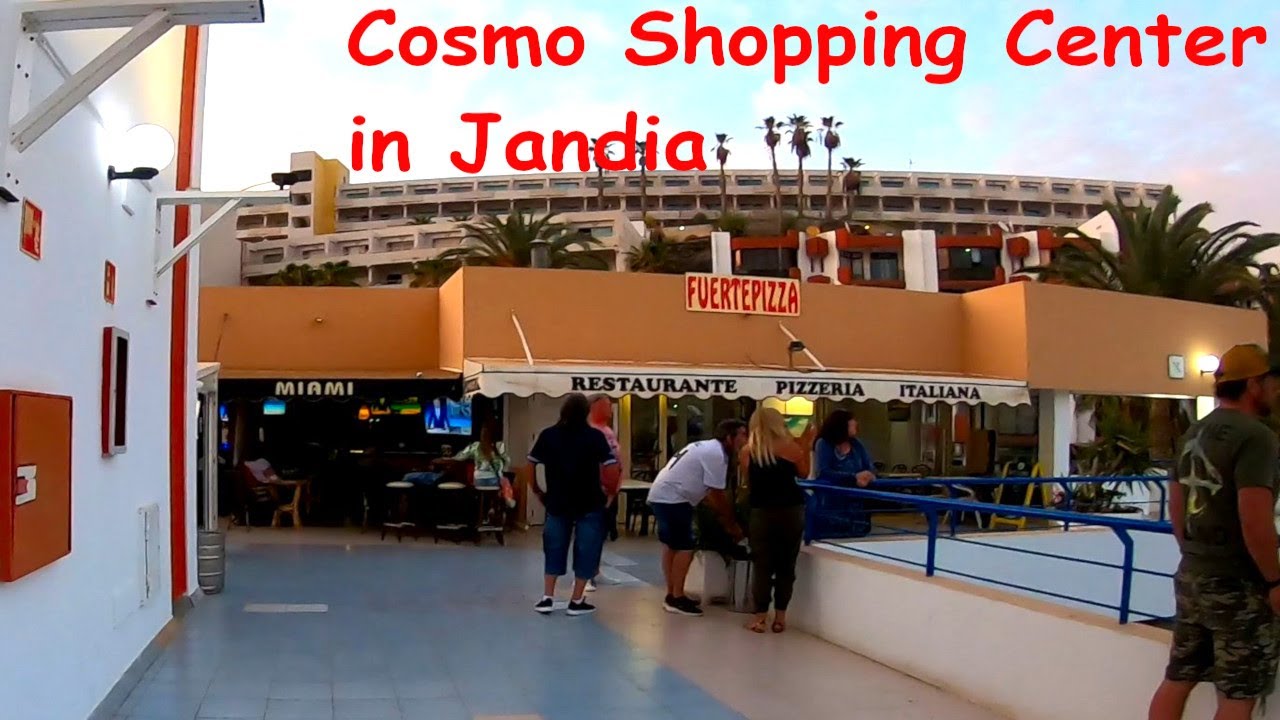 Spaziergang durch das Cosmo Shopping Center in Jandia um 20:30 Uhr ...