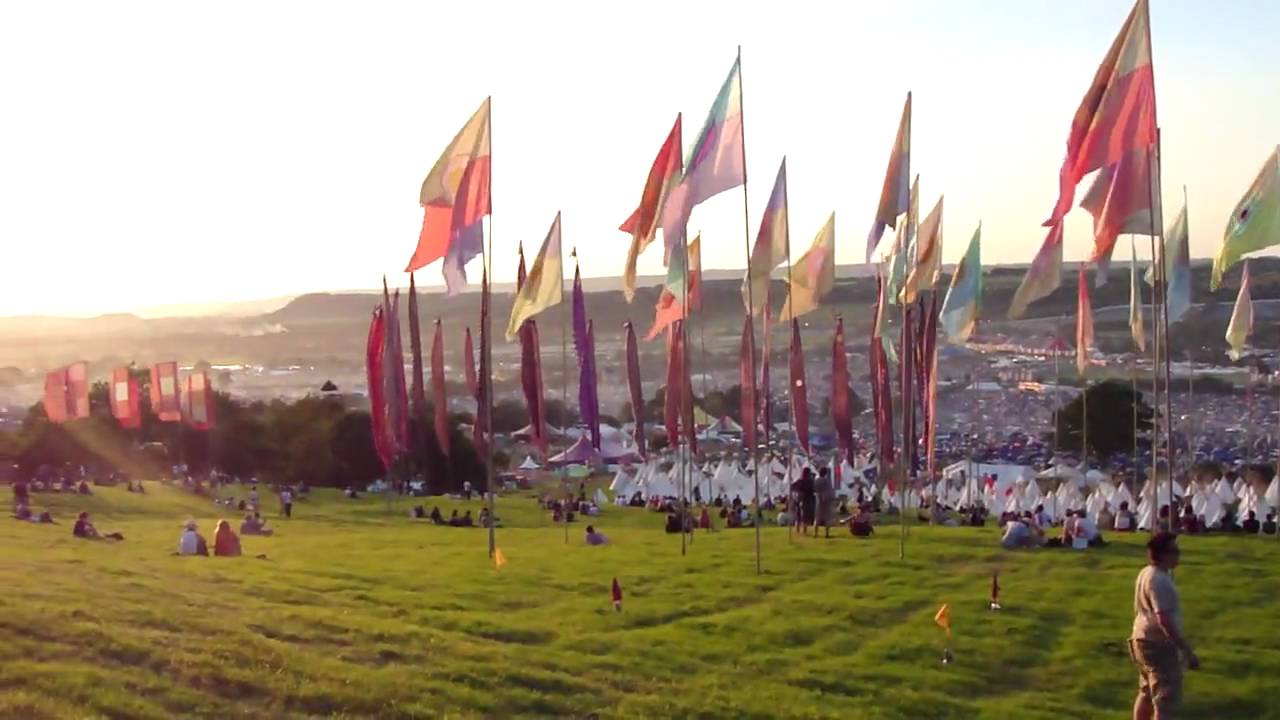 Glastonbury 2009 from the top of the teepee fields at sunset - YouTube