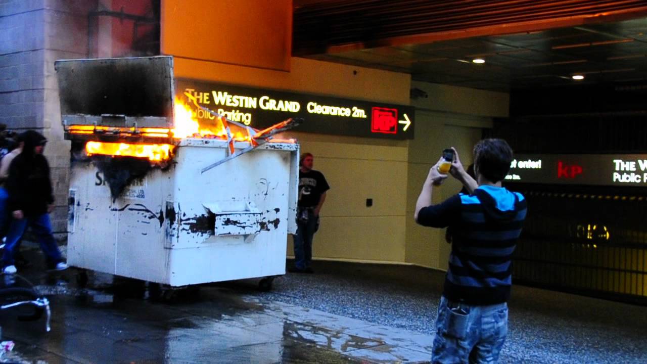 Vancouver Riot: Dumb guy pushing dumpster on fire @Westin Grand Hotel ...