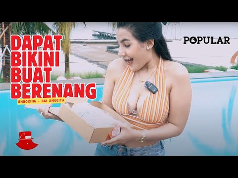 BIA DAPAT BIKINI BUAT BERENANG DI PANTAI!! | UNBOXING - Bia Popular Magazine Indonesia