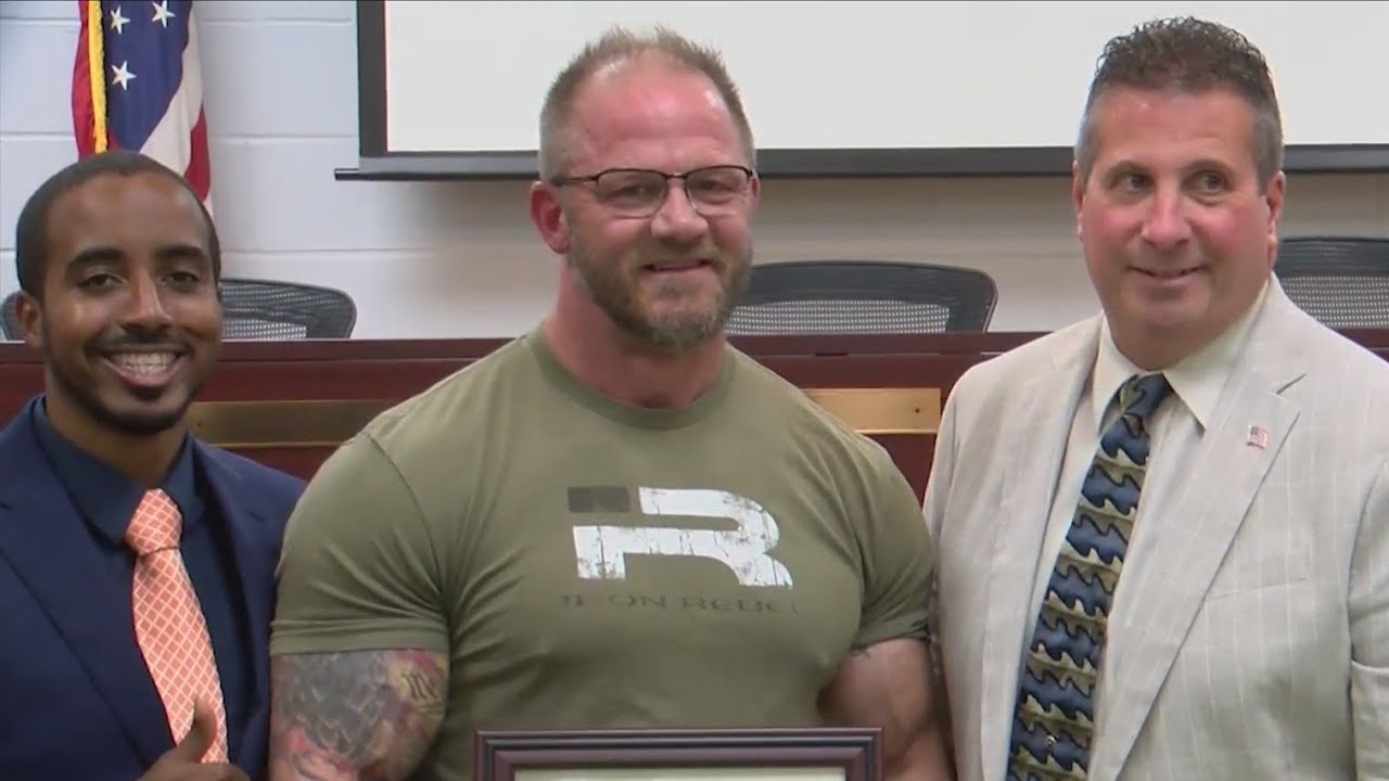 Gates officials honor good Samaritan for bravery during armed robbery ...