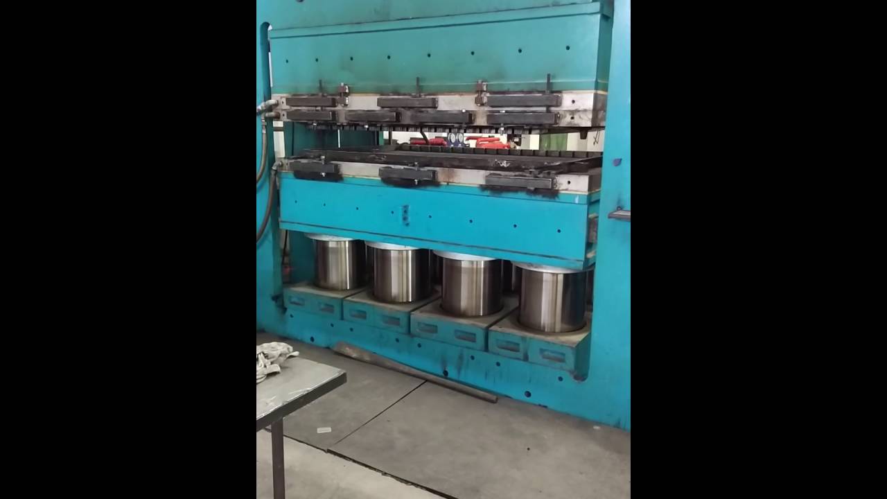 rubber mat vulcanizing press machine - YouTube