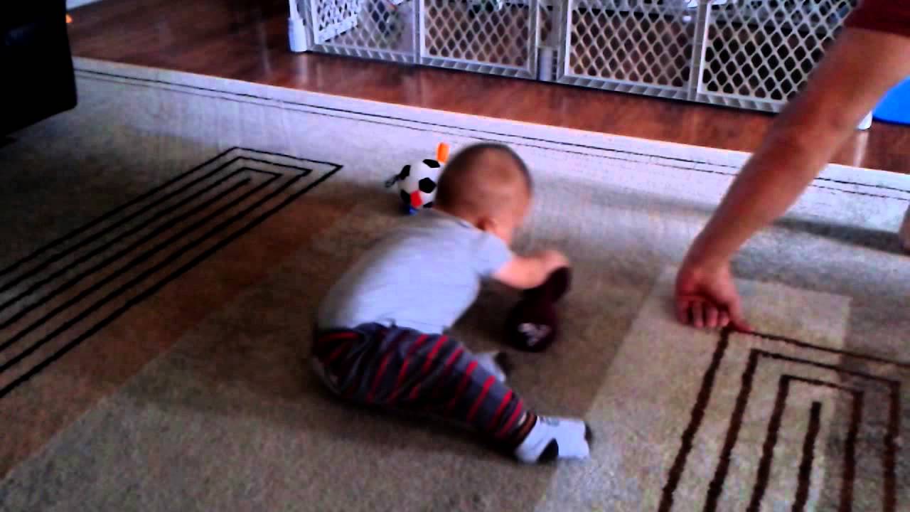 Troy crawling - YouTube
