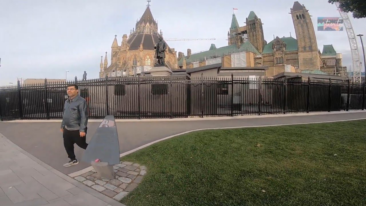 Canadian Parliament at The Intersection of French & English Canada ...