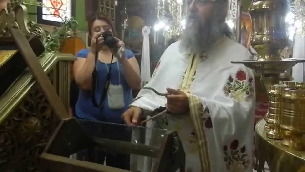 Ο παπας και το φιδι της παναγιας - YouTube