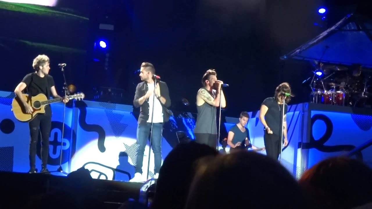 One Direction - Harry moaning / Night Changes live in Edmonton - YouTube