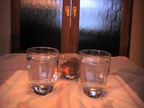 Coffee dissolving in water - YouTube