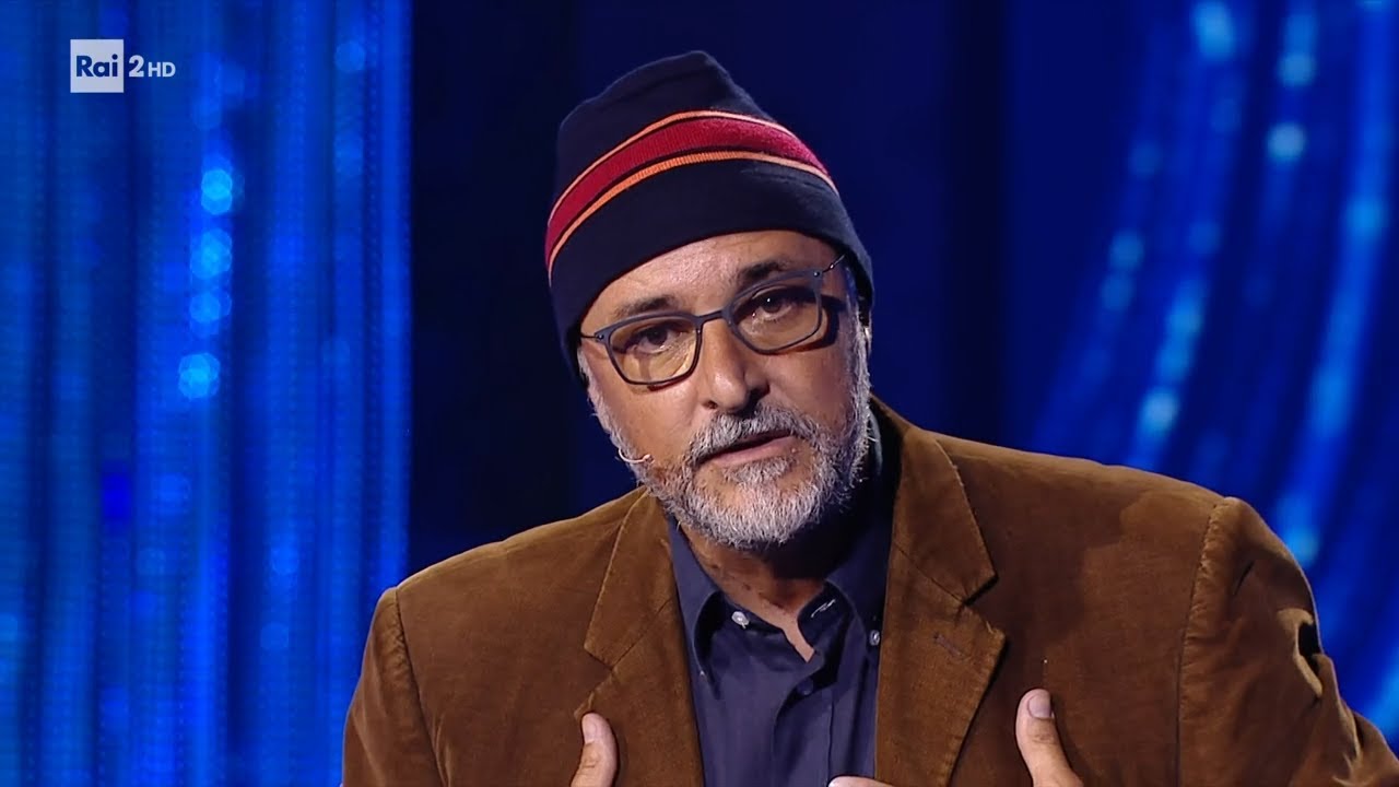 Paolo Caiazzo - Made in Sud 06/05/2022 - YouTube