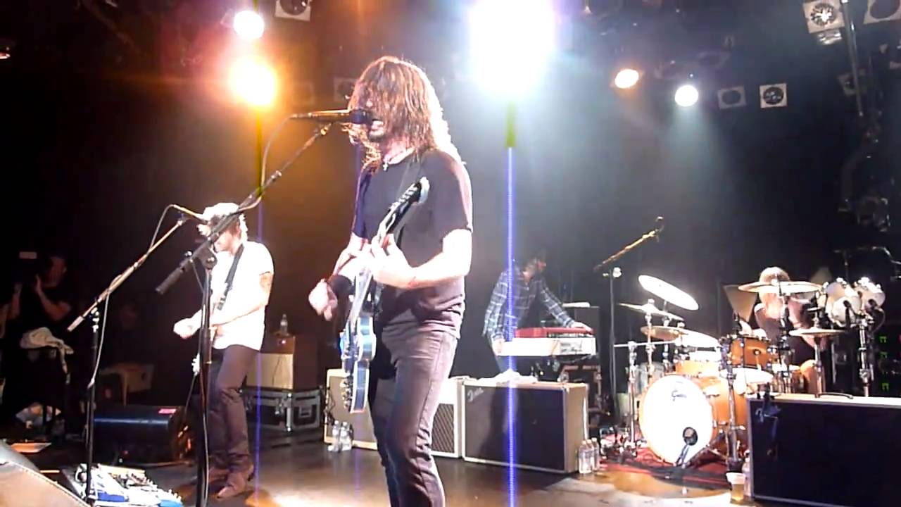 Foo Fighters (Walk) - YouTube
