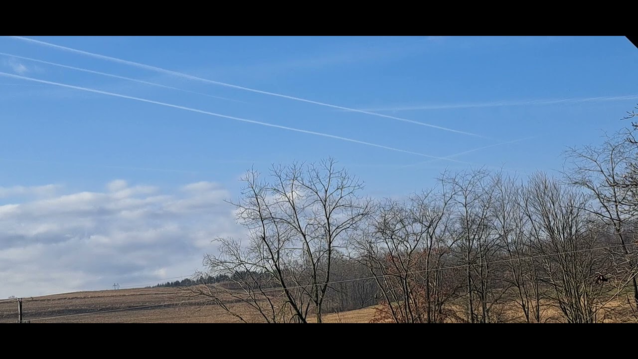 totally normal contrails - YouTube
