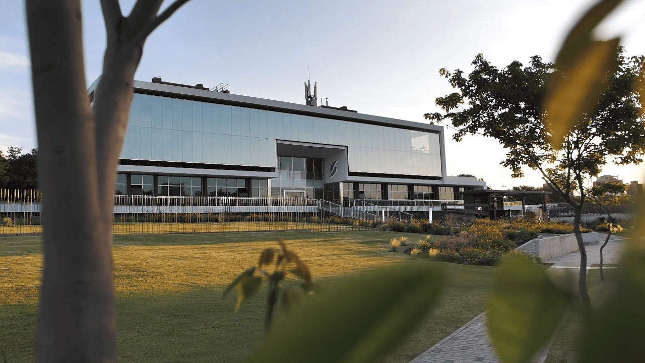 Nuestro nuevo edificio ya está funcionando en Manantiales - YouTube