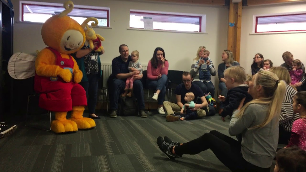 Bookbug visit at Giffnock Library, East Renfrewshire Culture and ...