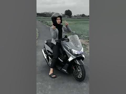Cewek cantik naik motor nmax mantap Bos - YouTube
