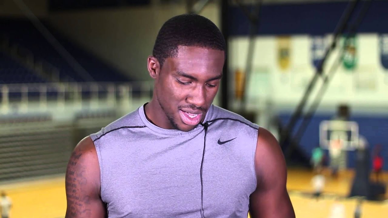 60 seconds with Romelo Banks - YouTube
