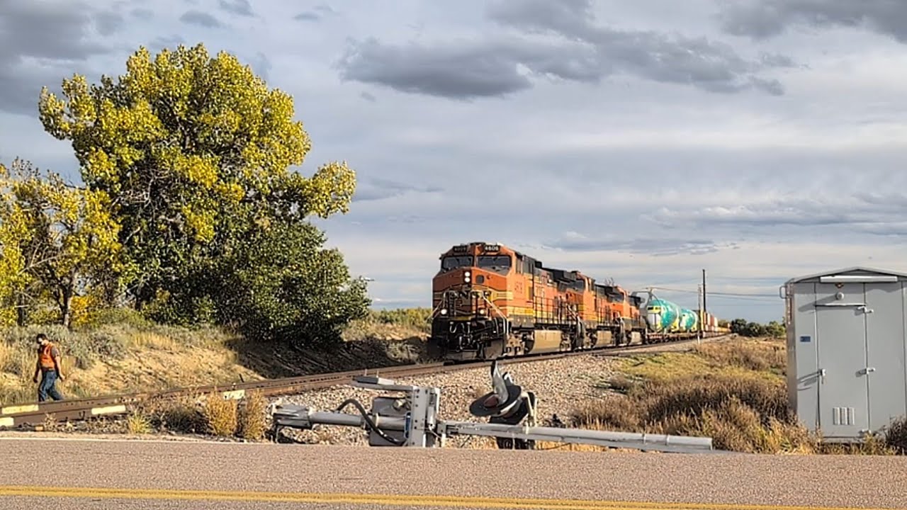 Freight trains, Intermodals and responses plus a mega oil! - YouTube