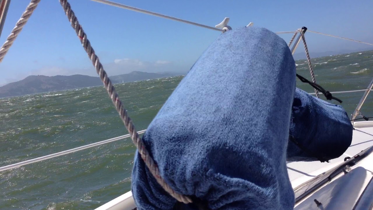 Hunter Vision 32 in 34 knots wind. - YouTube