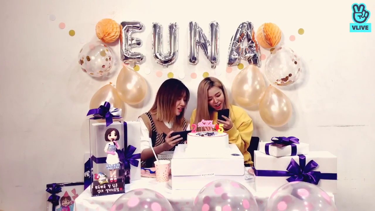 KHAN Euna Kim & Jeon Minju Sing Ariana Grande's God is a Woman #HAPPY_EUNA_DAY #HAPPY_EK_DAY ...