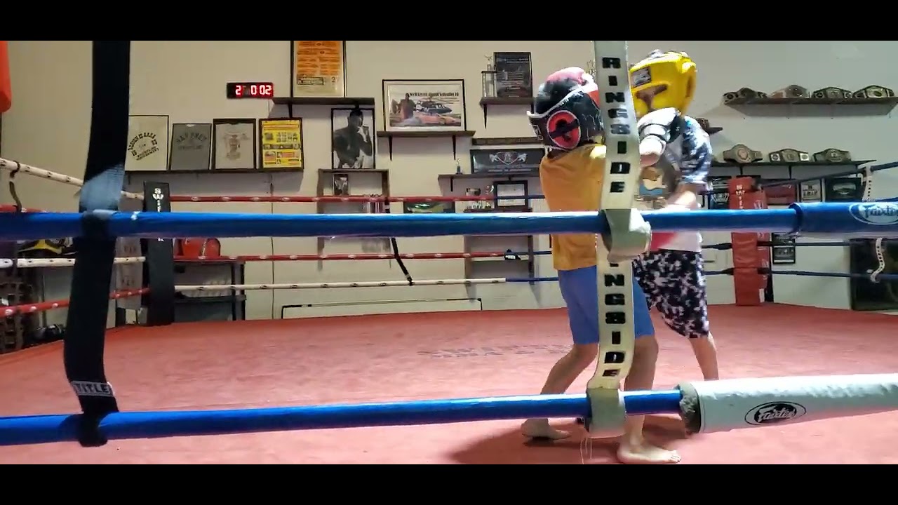 BOXING MATCH BETWEEN KIDS AGE SEVEN must watch (KIDS BOXING FIGHT ...