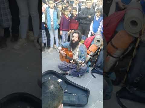 Siirt sokak sanatçısı gelmiş bahar
