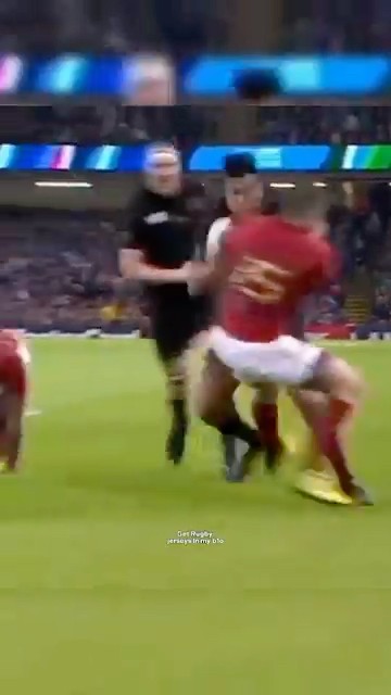 Bumping off 2 world class defenders in one play 😳 Follow for daily ...
