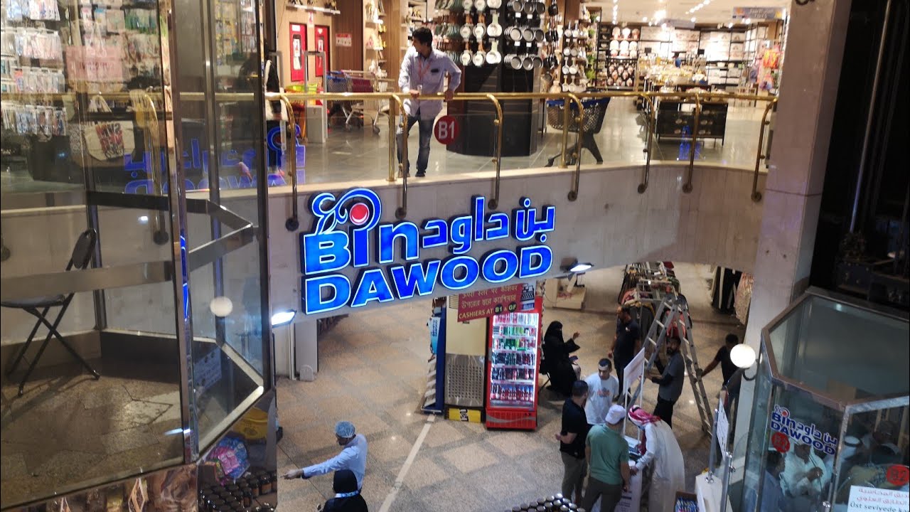 MENINJAU-NINJAU BIN DAWOOD DI HOTEL TAIBAH FRONT PINTU 330 MASJID ...