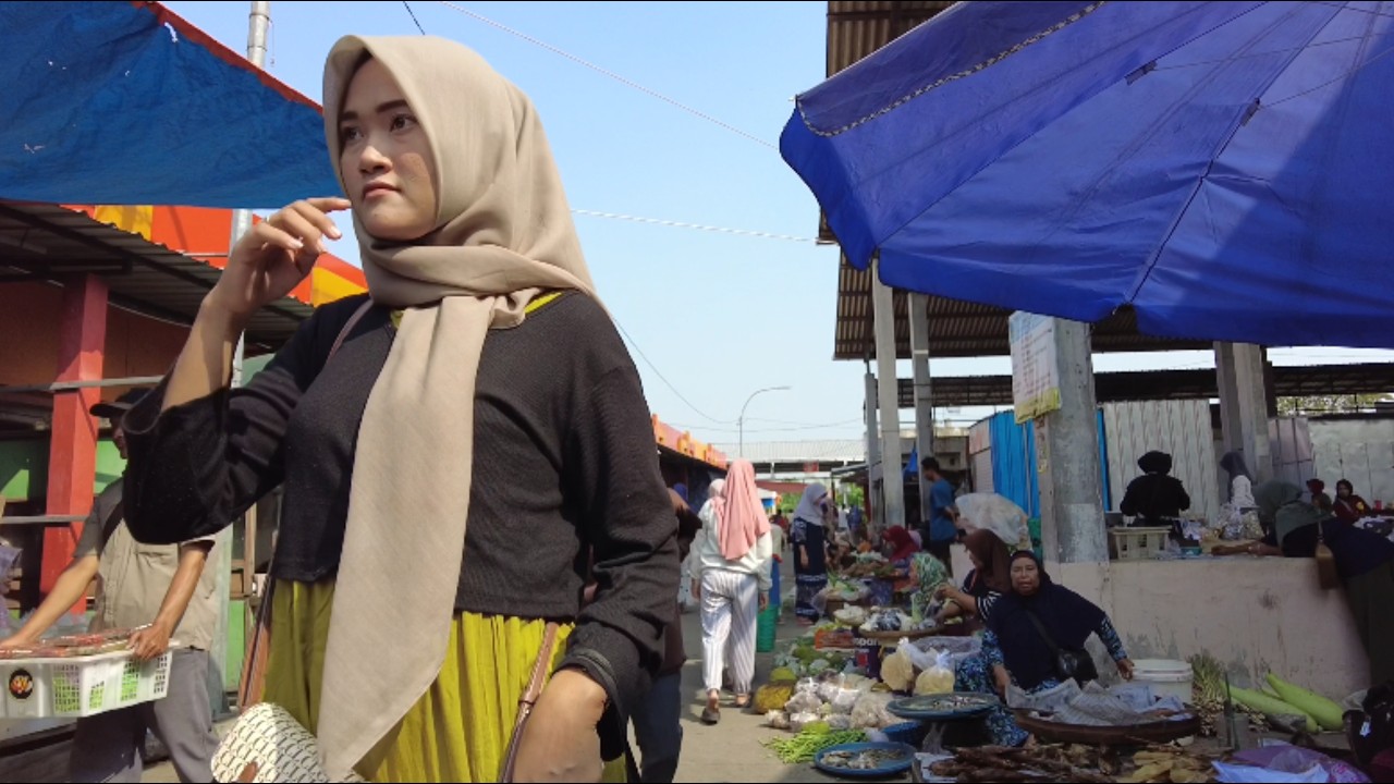 Indonesian village life in traditional market - Kudus Central java ...