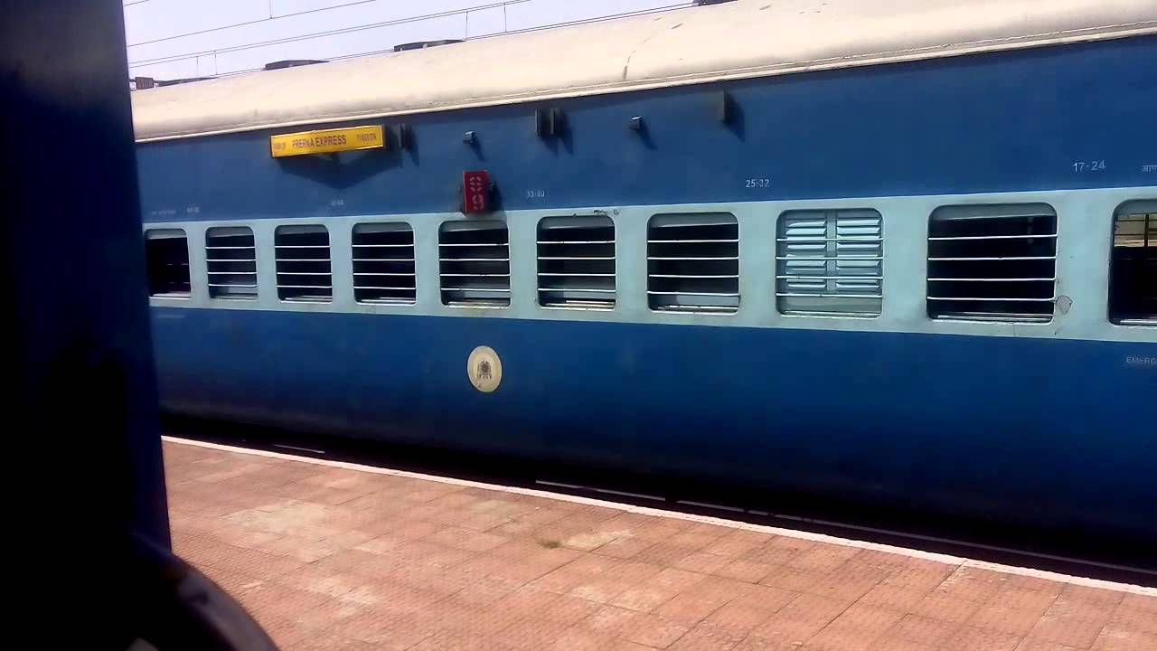 WAP-4 overtakes WAP-4:11454 Prerna Express Overtakes 12406 Bhusaval ...