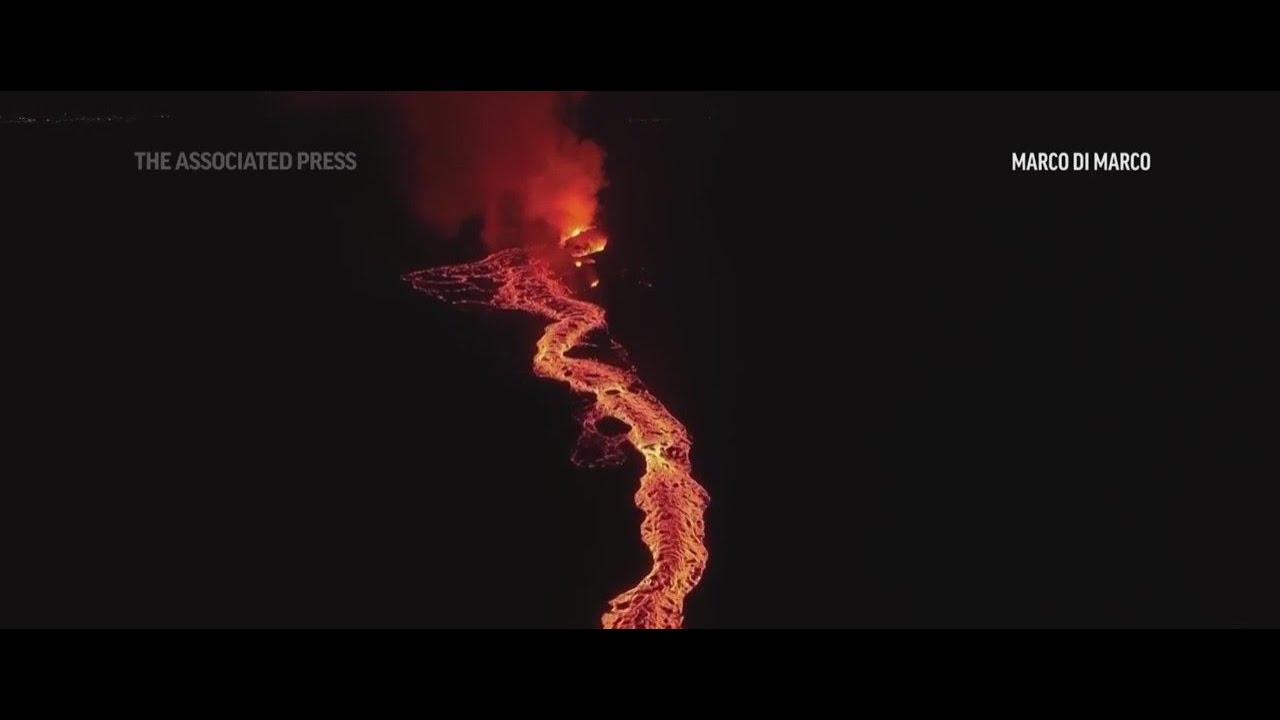 Iceland volcano erupts with Northern Lights in sky; lava still flows ...