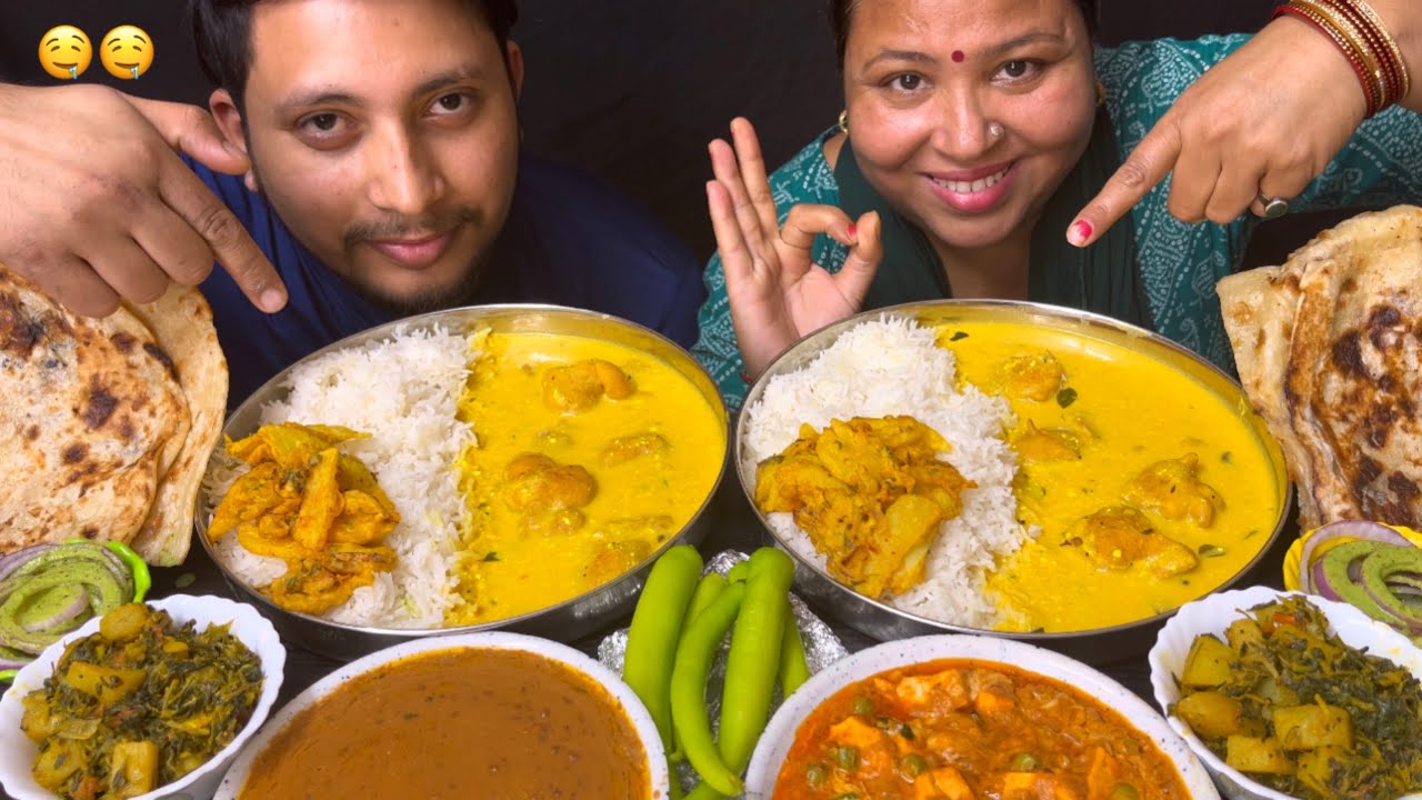 Eating 🔥 Spicy & Yummy Kadi Pakoda, Matar Paneer, Dal Makhani, Butter ...