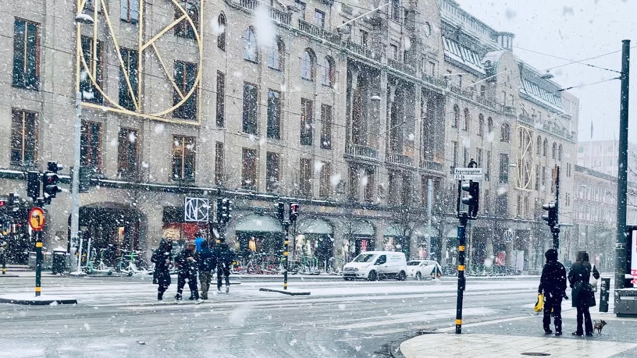 Stockholm Walks: April snowstorm. Spring in central Stockholm. - YouTube