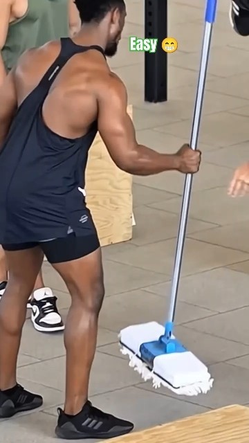 THIS BODYBUILDER GUYS DESTROYS | HER MOP WEIGHT 😱 #32kg #mop #squad # ...