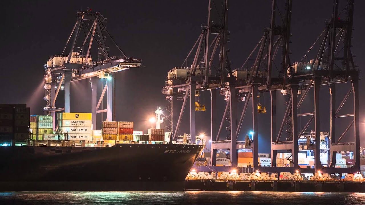 MSC Ivana Felixstowe docks time lapse - YouTube