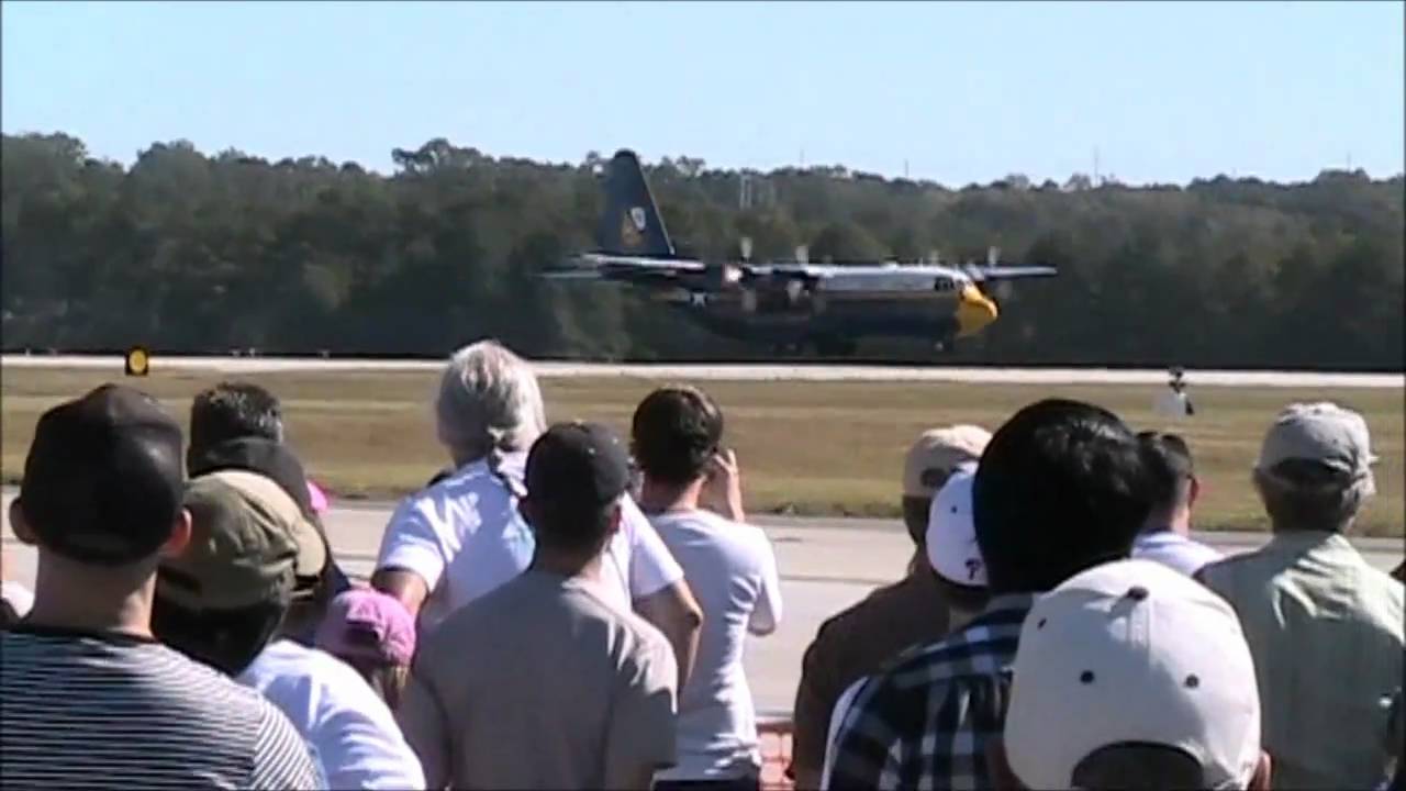 C-130 Assault Landing and using reverse thrust - YouTube