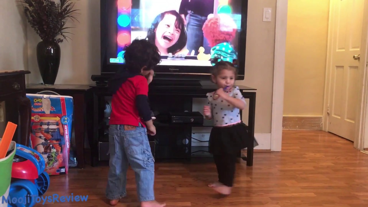 Babies Love The Elmo Toothbrush Brushy Brush Song & Enjoy Dancing - YouTube