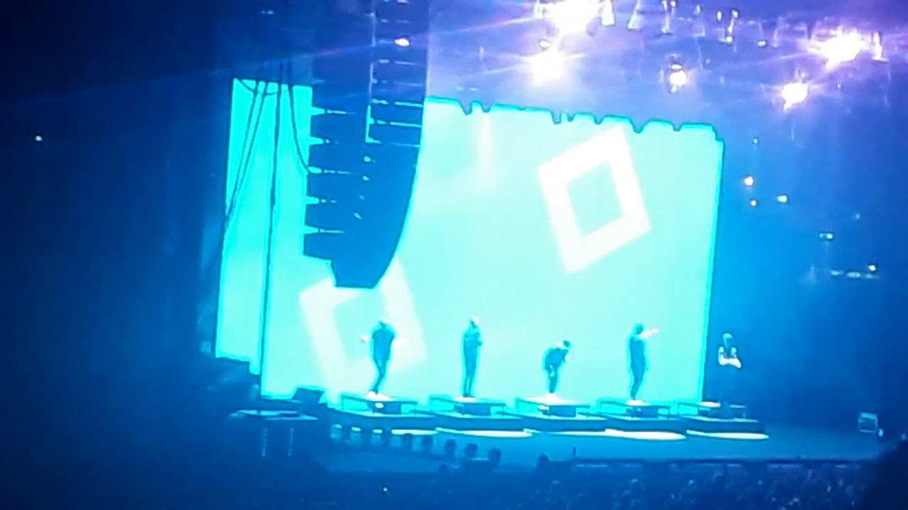 Last video of the concert - YouTube