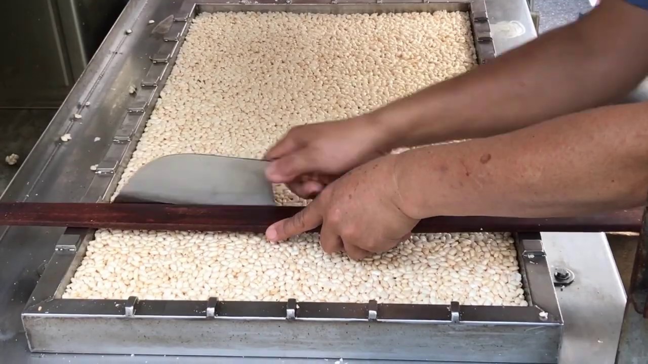 Crispy Popped Rice Treats Taiwanese Street Food 爆米香 欲磅啊！街頭美味的爆炸聲！ - YouTube