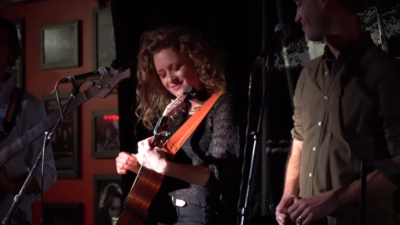 "Twilight" / Alice Howe Live At The Burren - YouTube