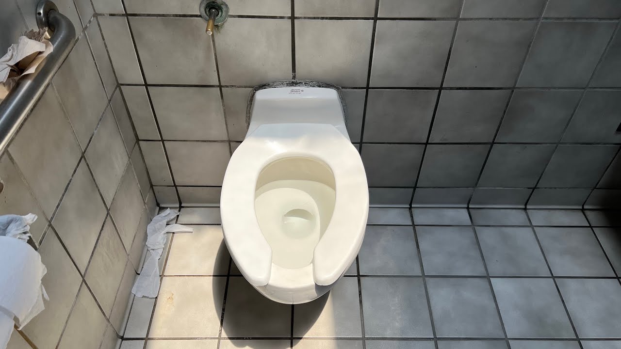 [387] 2000s American Standard Instanto Toilet - YouTube