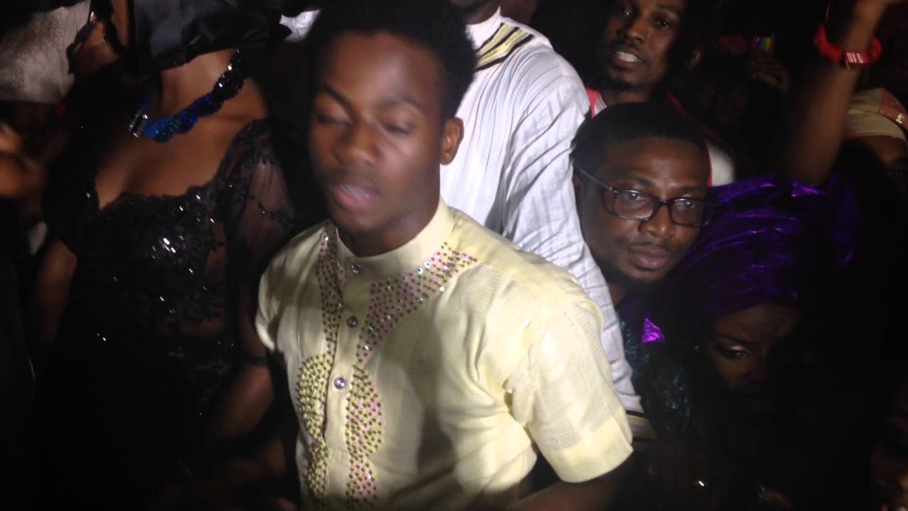 Mavins crew performing Dorobucci - Sid and Simi - YouTube