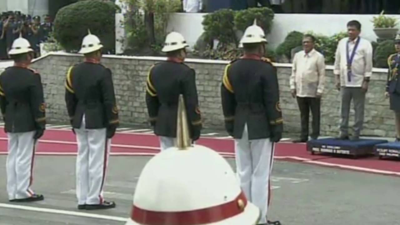 Watch Funny Fails at President Duterte PNP Turnover Ceremony - YouTube