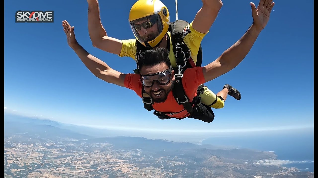 Skydiving in EmpuriaBrava - Spain | ZNMD Location - YouTube