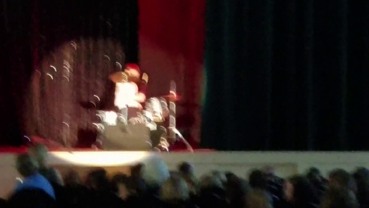 Jesse playing Stressed Out- 2017 Talent Show - YouTube